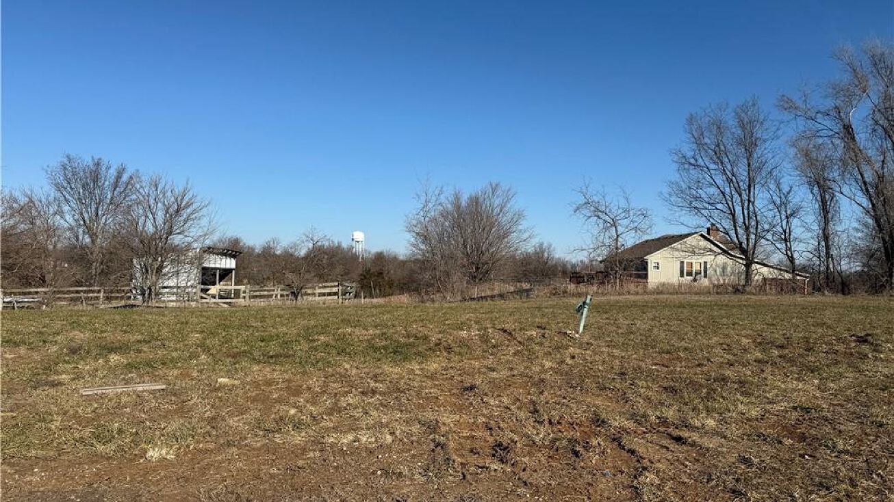 2214 Creek View Lane, Raymore, MO 64083 | Crexi.com