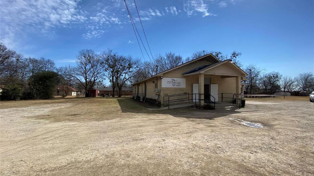 1213 S Medora Street, Terrell, TX 75160 | Crexi.com