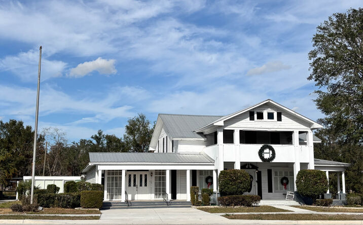 945 E BROADWAY ST Fort Meade FL 33841-3146 APN: 253126436500008012 ...
