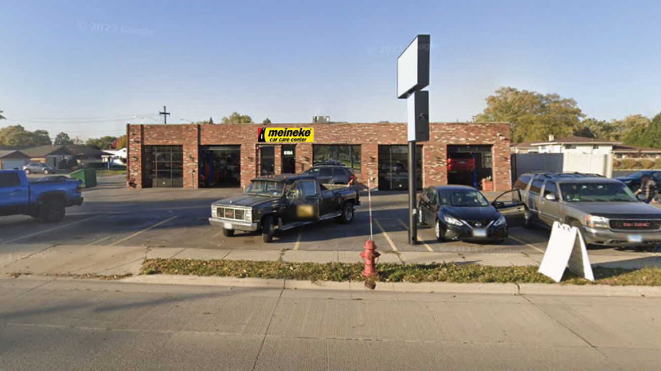 6154 W 111th St, Chicago Ridge, IL 60415 | Crexi.com