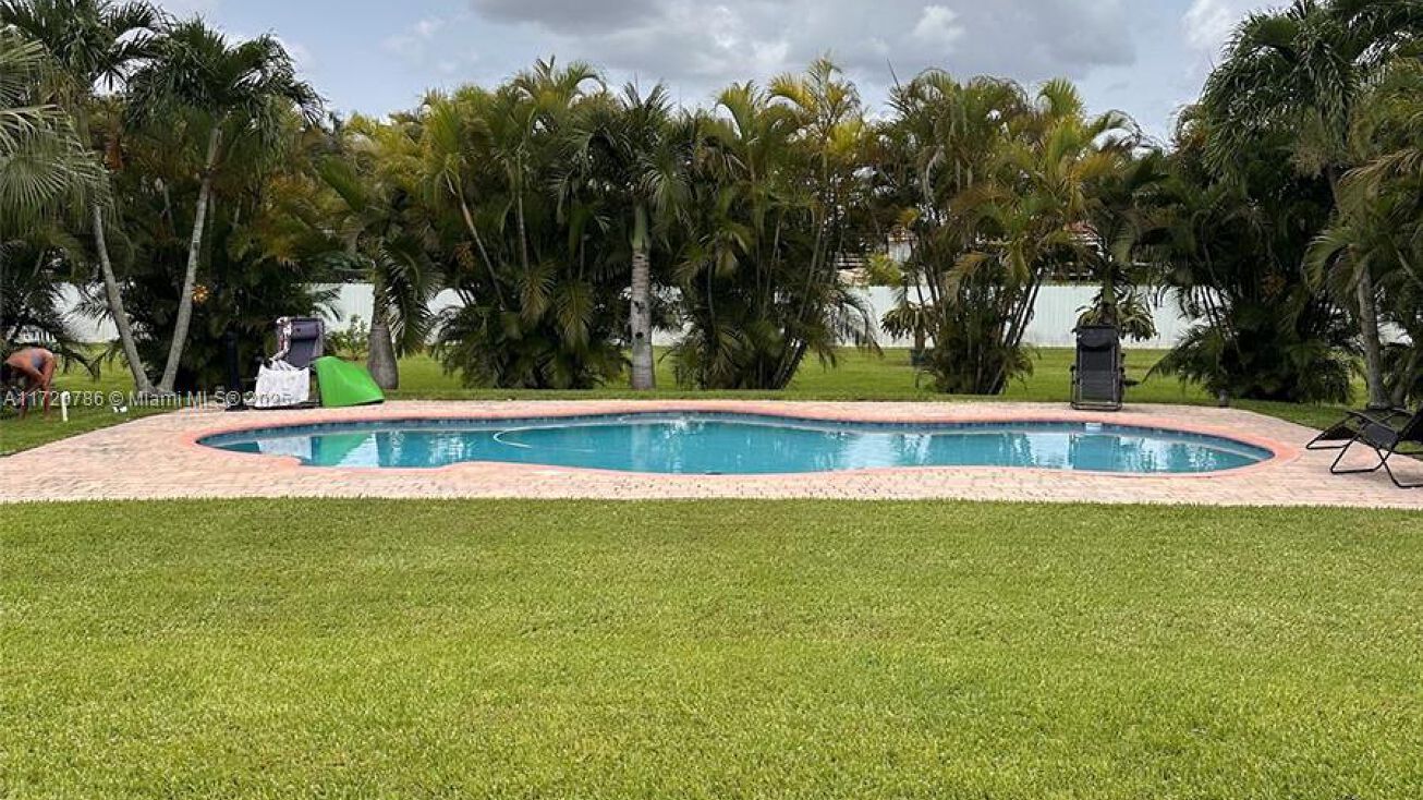 19470 SW 212th St, Miami, FL 33187 | Crexi.com