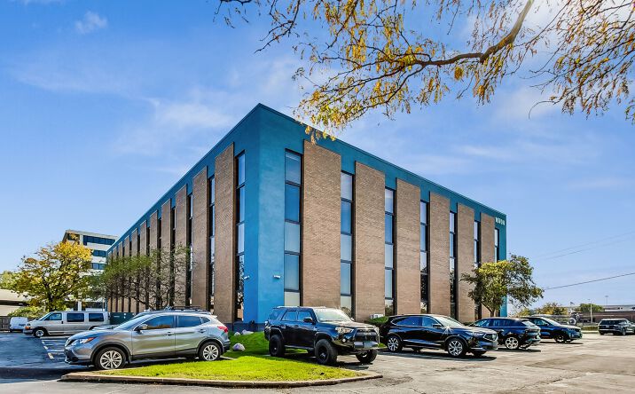 10700 W Higgins Rd, Rosemont, IL 60018 | Crexi.com