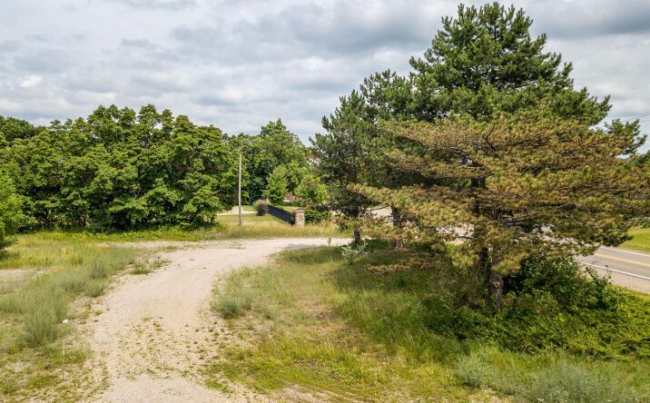 2398 Grange Hall Rd, Fenton, MI 48430 | Crexi.com