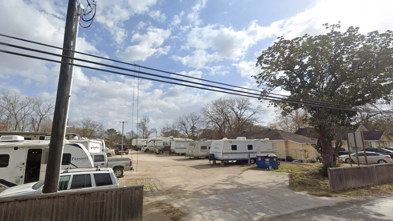 803 N Main St, Highlands, TX 77562 | Crexi.com