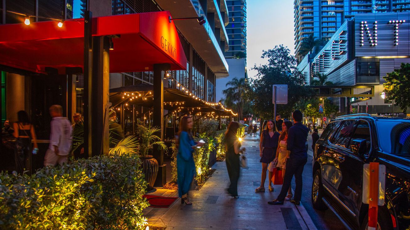 8 SE 8th St, Miami, FL 33131 | Crexi.com