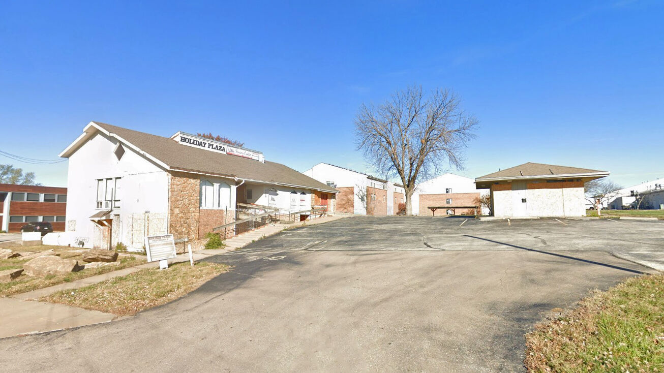 2116 W 25th St, Lawrence, KS 66047 | Crexi.com