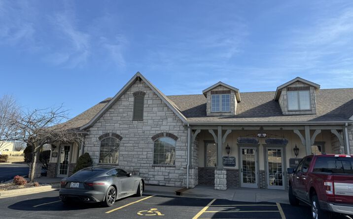 2847 S INGRAM MILL RD Springfield MO 65804-4198 APN: 1904101103 | Crexi.com