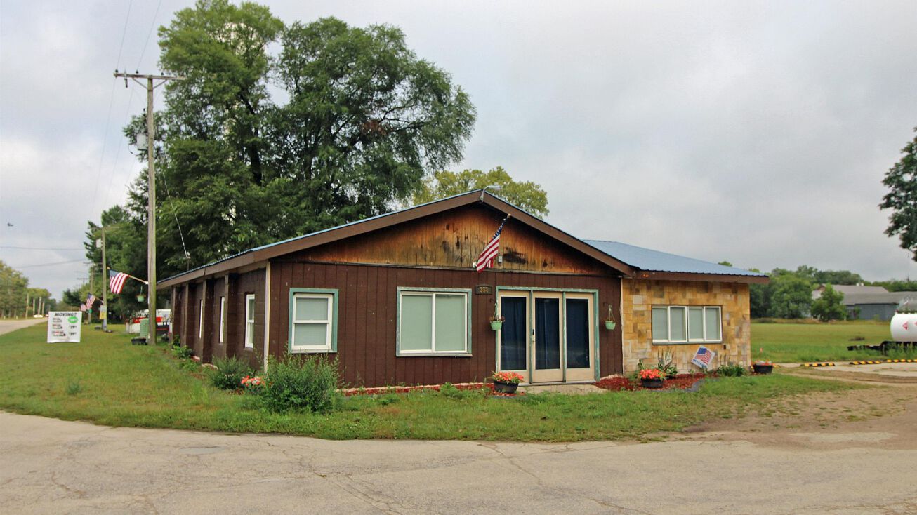 358 S Oak Street, Lone Rock, WI 53556 | Crexi.com