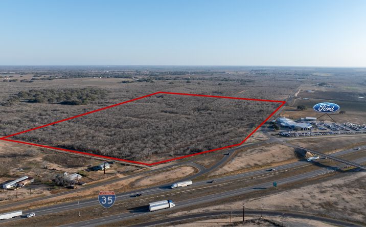 803 Co Rd 6612, Devine, TX 78016 | Crexi.com