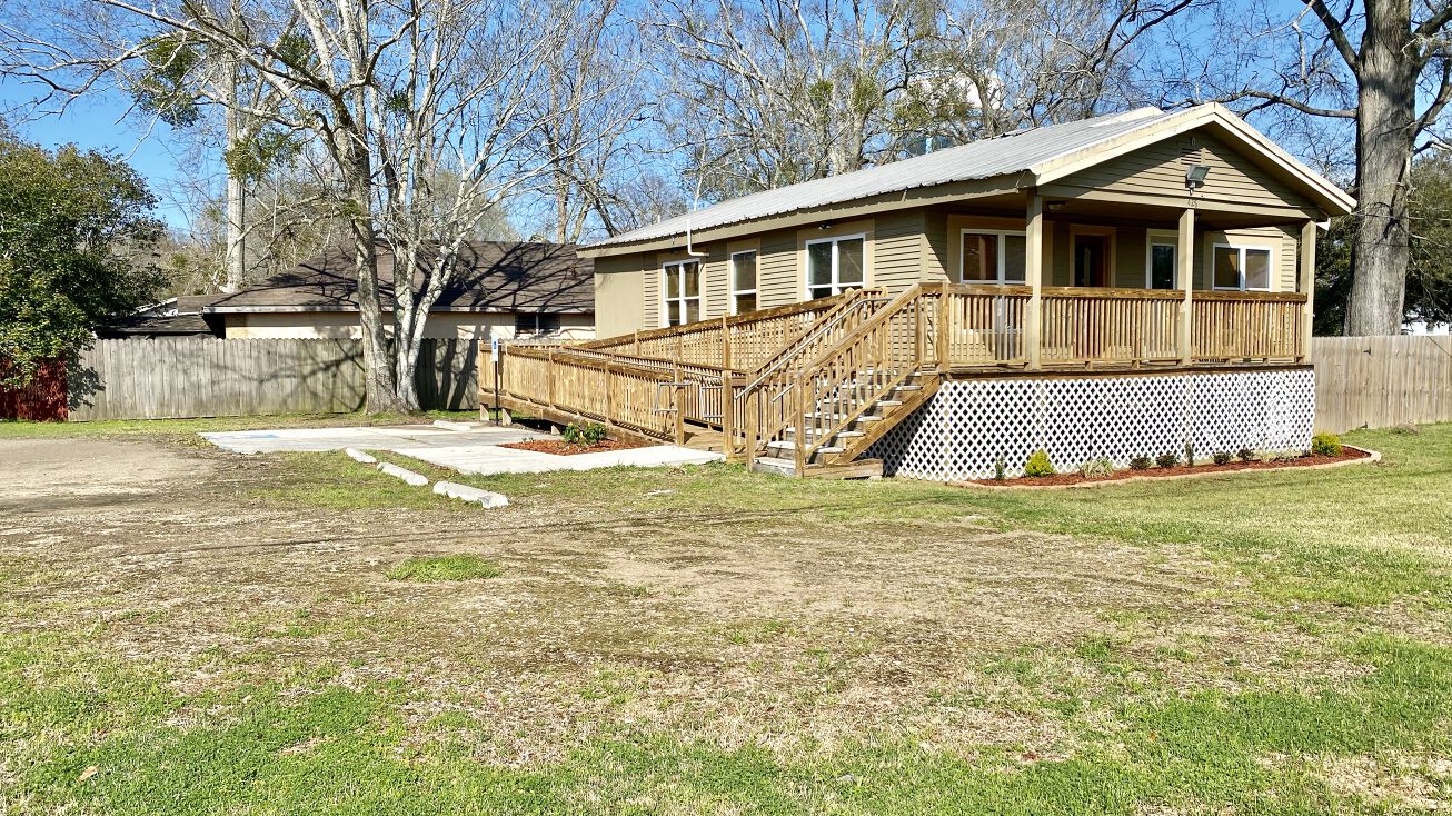 428 W Cornerview St, Gonzales, LA 70737 | Crexi.com