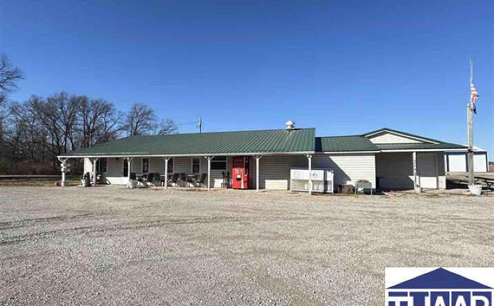 11489 E Clarksville Rd, Marshall, IL 62441 | Crexi.com