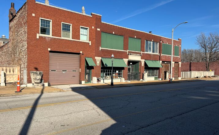2406 Menard St, St. Louis, MO 63104 | Crexi.com