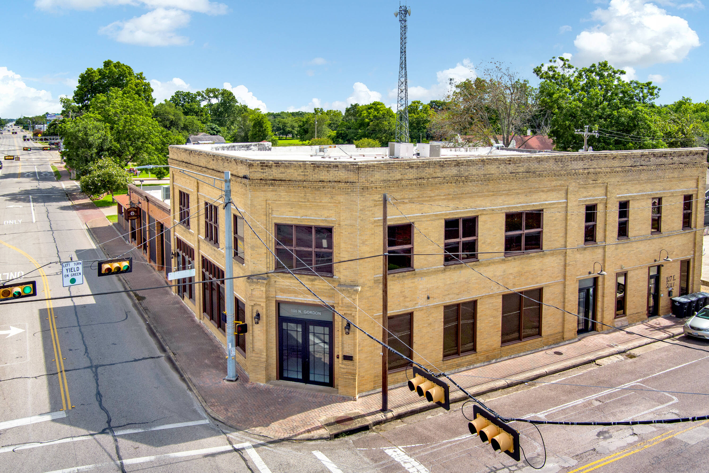 102 N Gordon Street, Alvin, TX 77511 | Crexi.com