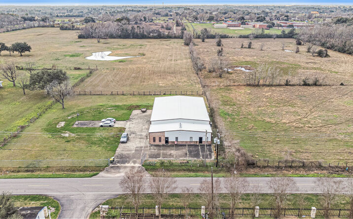 1613 N Main St, Pearland, TX 77581 | Crexi.com