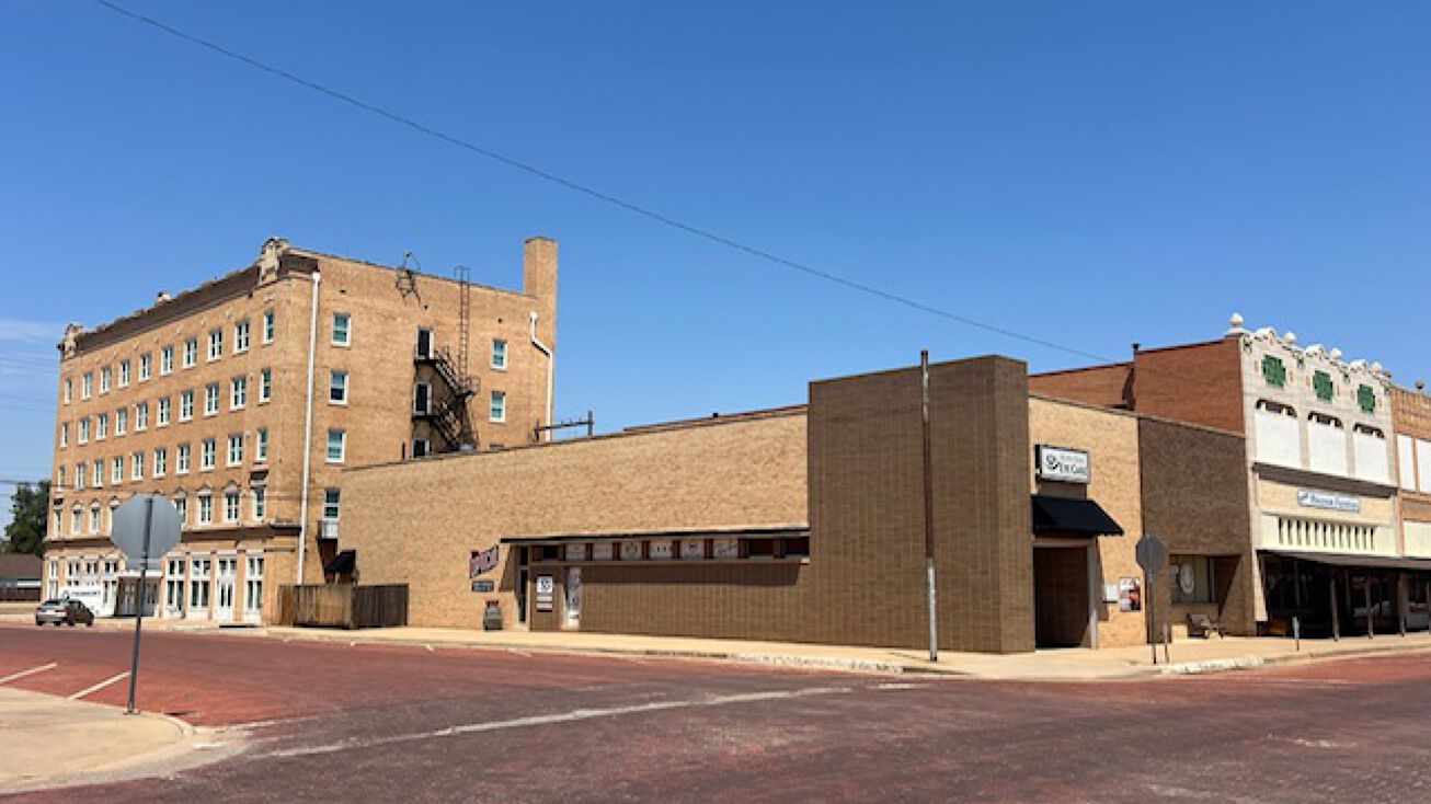201 Commerce St NW, Childress, TX 79201 | Crexi.com