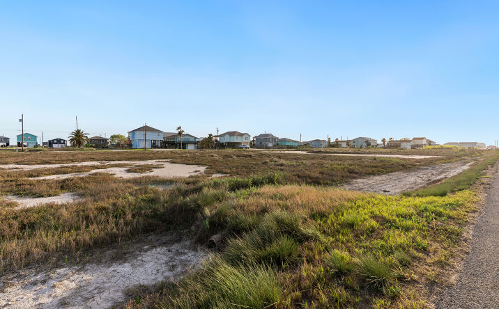 253 Kingfish Dr, Rockport, TX 78382 | Crexi.com