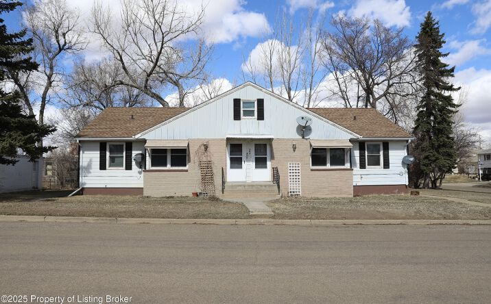 402 3rd St SW, Bowman, ND 58623 | Crexi.com