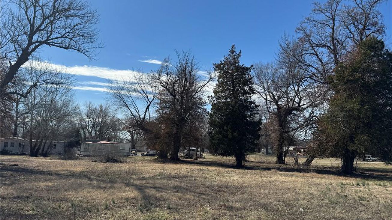 604,608,610,00 W Main Street, Weir, KS 66781 | Crexi.com