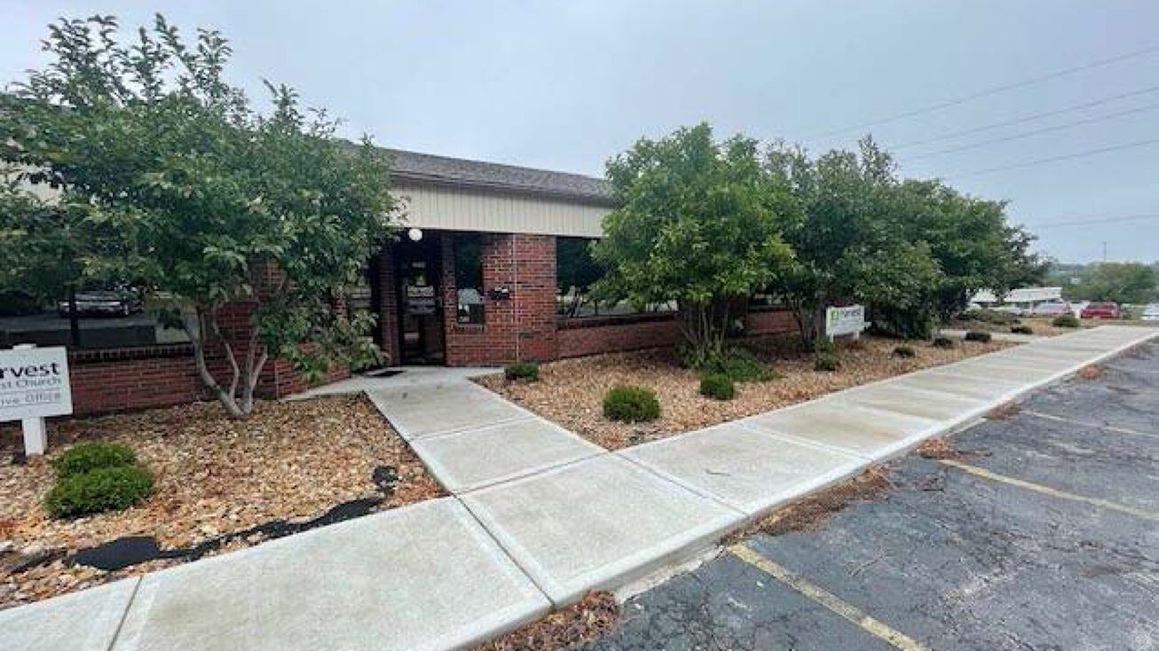 1982 NW Copper Oaks Cir, Blue Springs, MO 64015 | Crexi.com