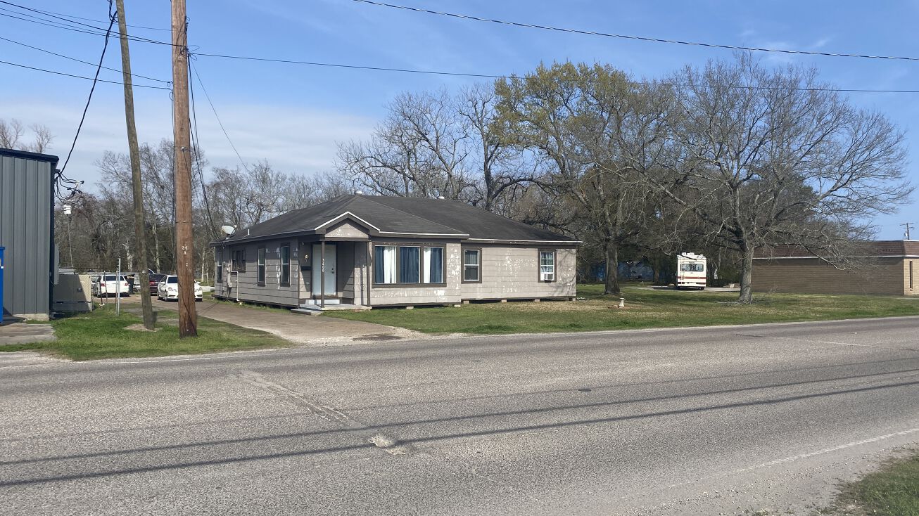 3600 Main Avenue, Groves, TX 77619 | Crexi.com