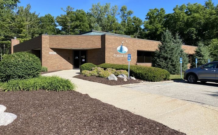 4450 CASCADE RD SE Grand Rapids MI 49546-3688 APN: 41-14-36-451-030 ...