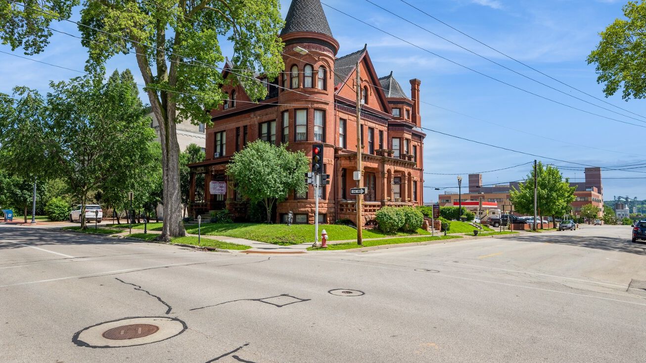 504 Bluff St, Dubuque, IA 52001 | Crexi.com
