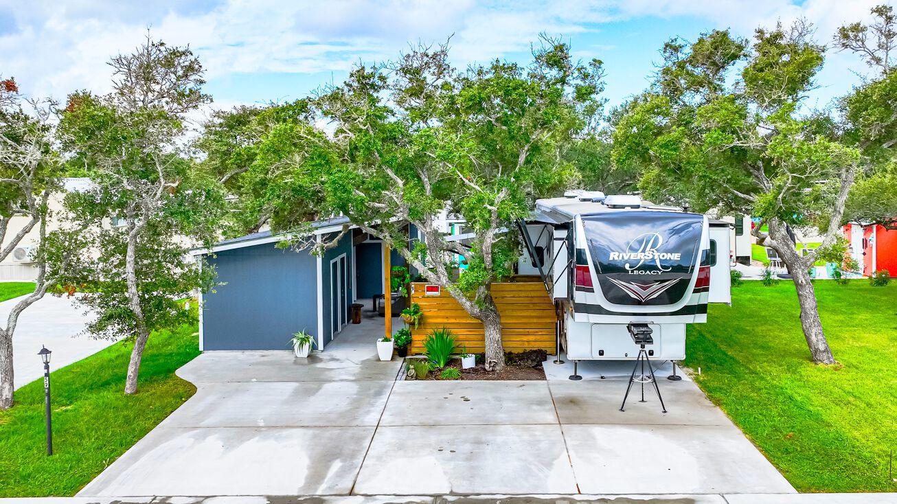 1406 W Corpus Christi St, Rockport, TX 78336 | Crexi.com
