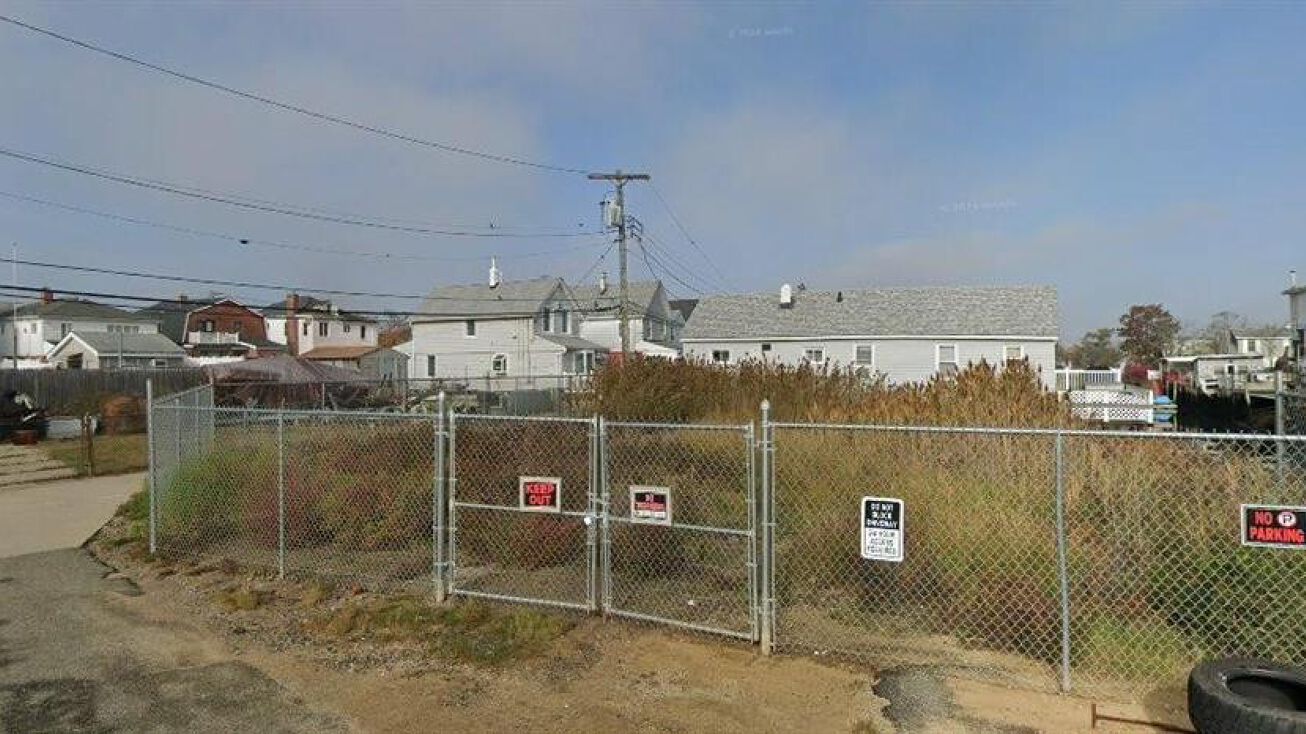 21 Bayview Avenue, Howard Beach, NY 11414 | Crexi.com