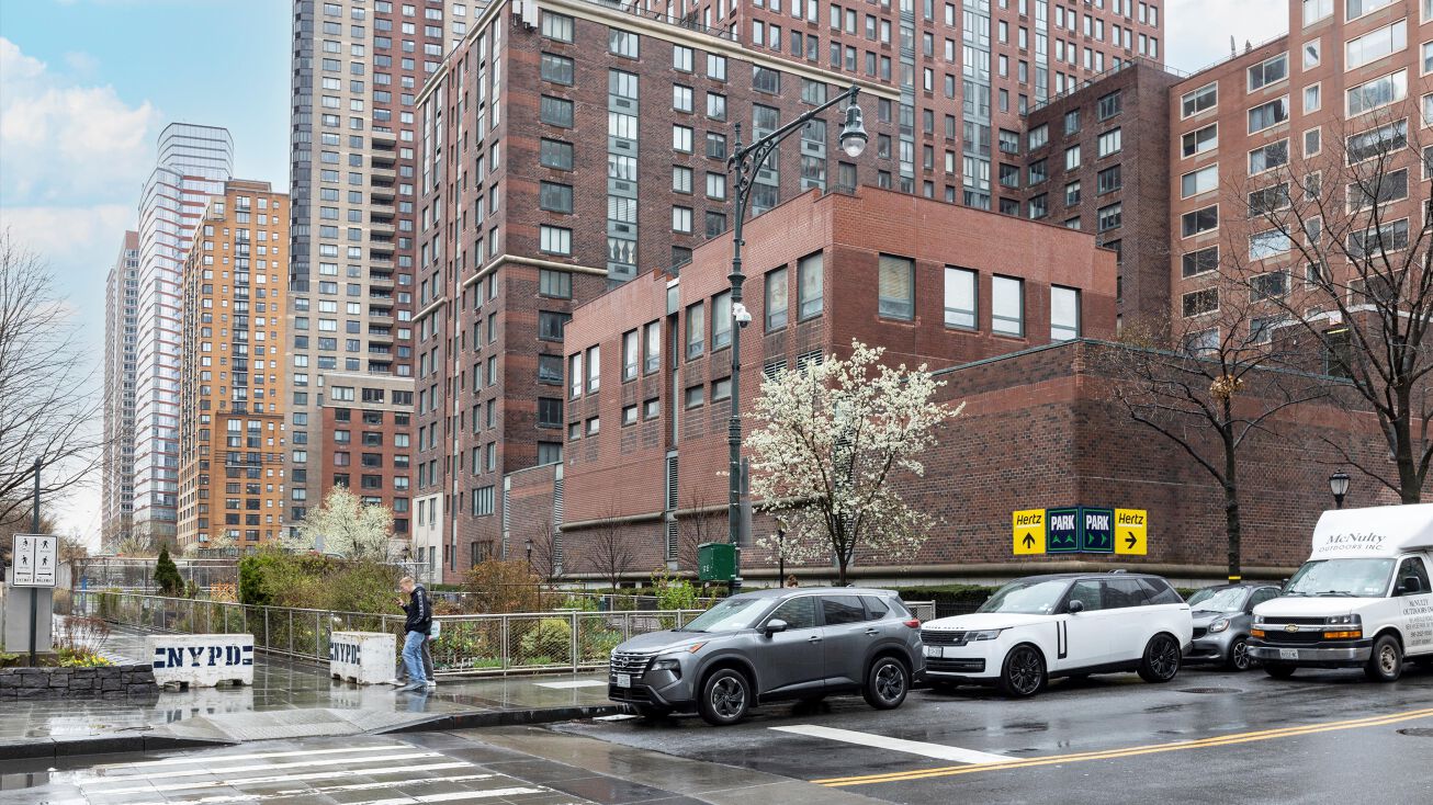 225 Rector Pl, New York, NY 10280 | Crexi.com