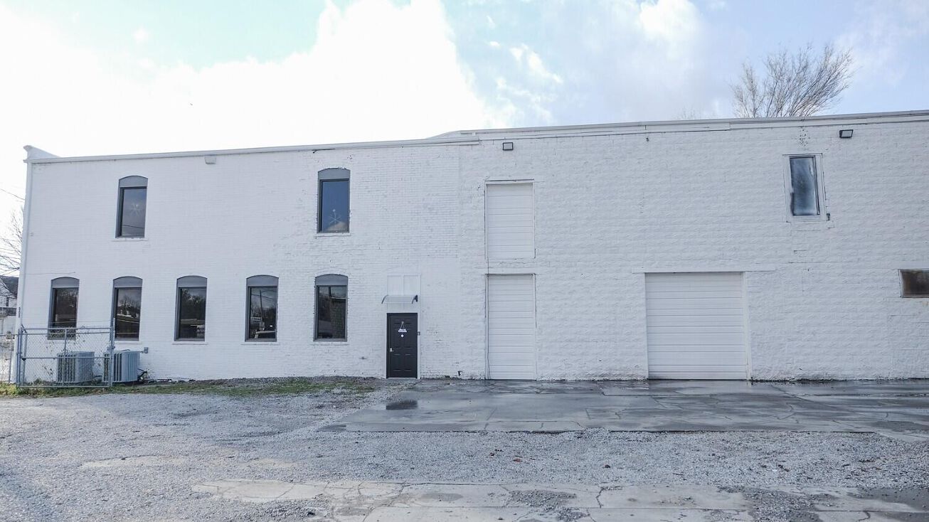 909 W Commercial St, Springfield, MO 65803 | Crexi.com
