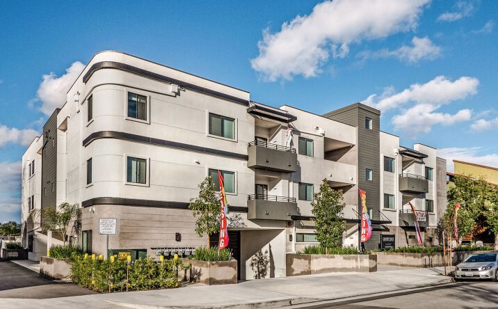 18529 Calvert St, Los Angeles, CA 91335 | Crexi.com