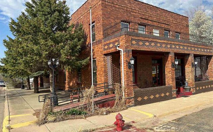 211 W Kansas St, Crofton, NE 68730 | Crexi.com