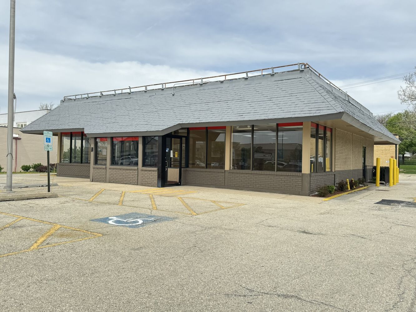 590 ROOSEVELT RD Glen Ellyn IL 60137-5744 APN: 0514314013 | Crexi.com