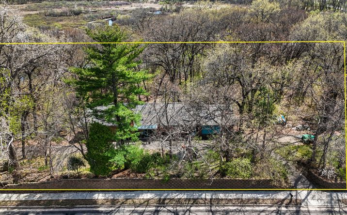 556 County Rd C West, Roseville, MN 55113 | Crexi.com