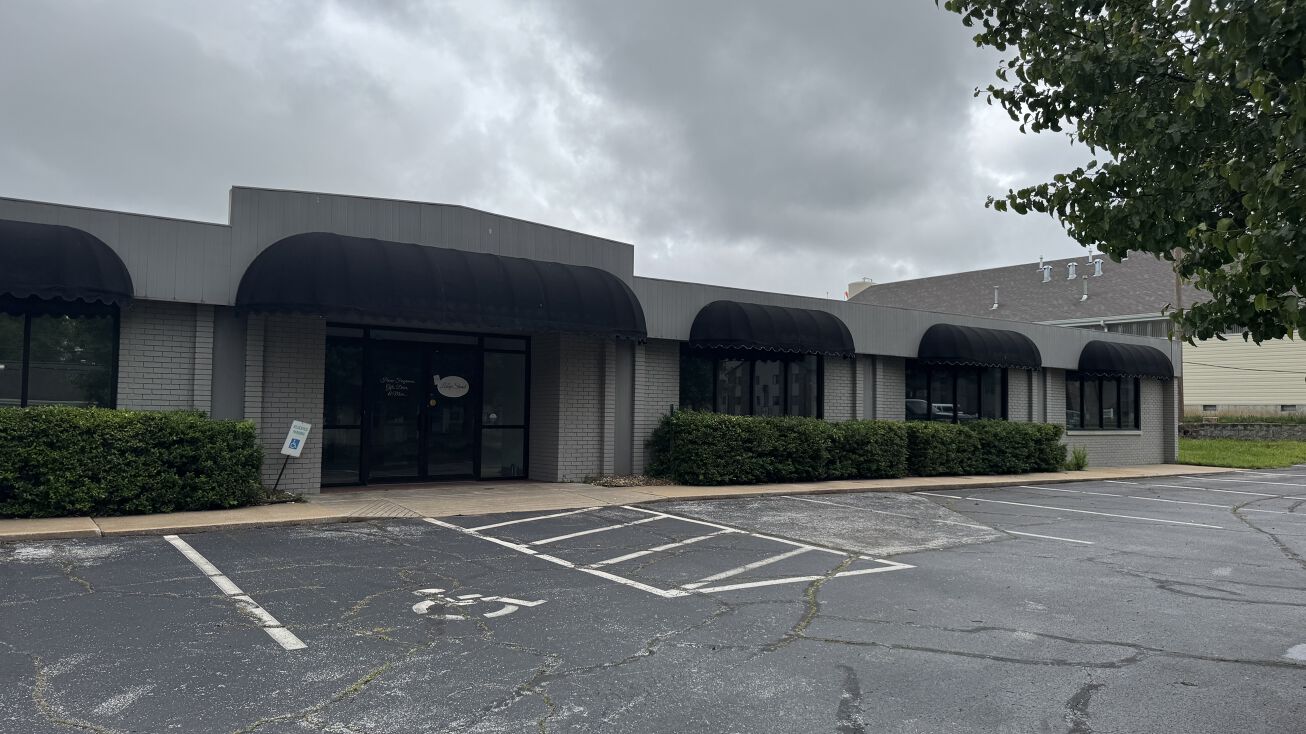 1929 E Bennett, Springfield, MO 65804 | Crexi.com