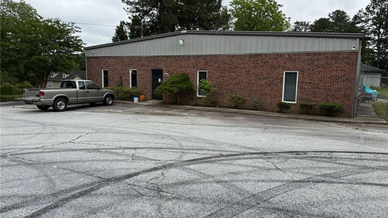 2433 Lake Rockaway Road NW, Conyers, GA 30012 | Crexi.com