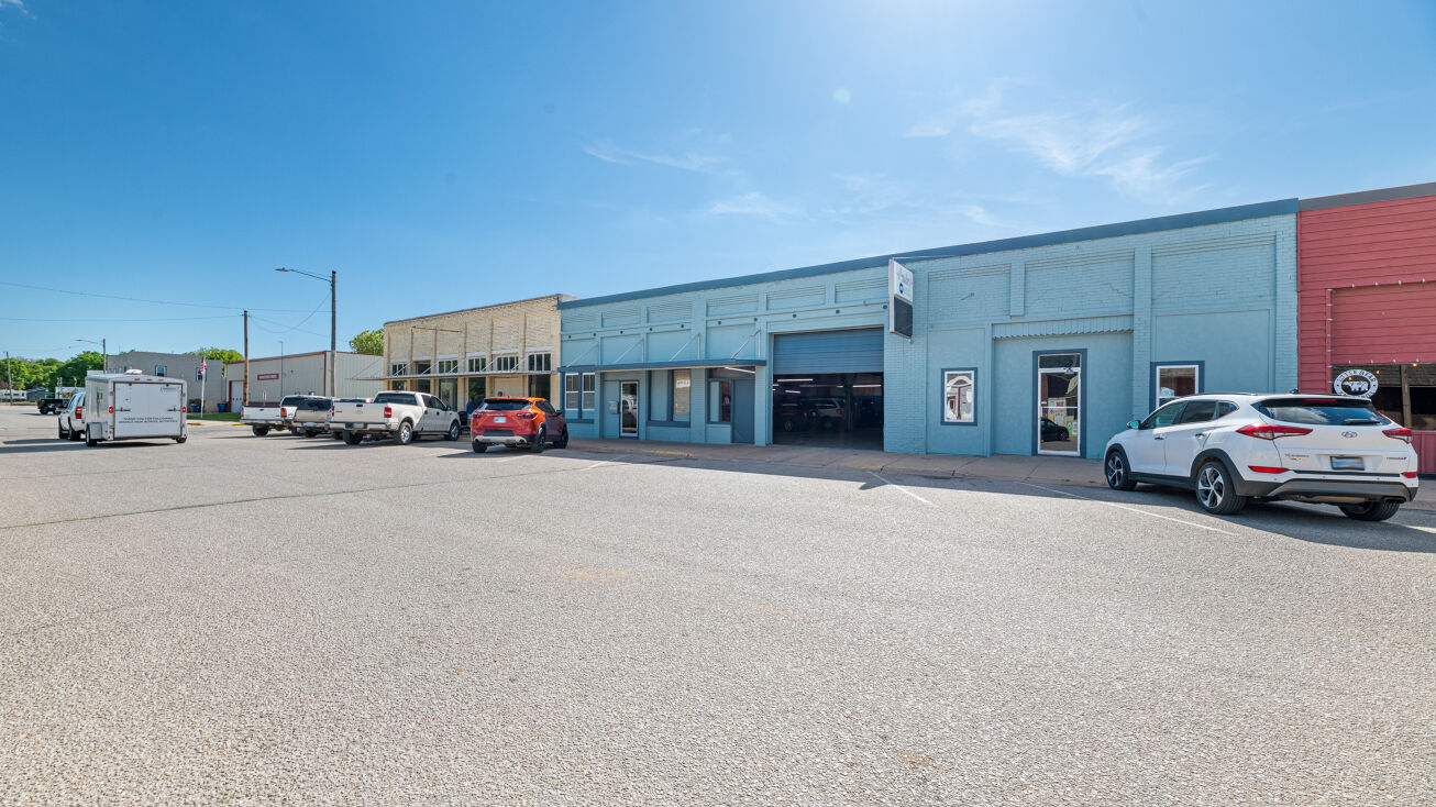 307 & 311 N Main St., Andale, KS 67001 | Crexi.com