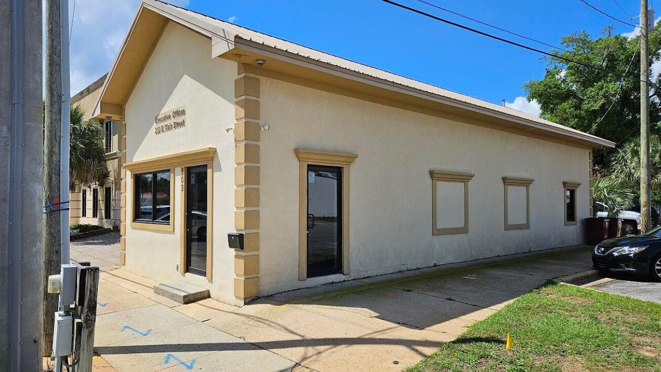 202 S Main Street, Crestview, FL 32536 | Crexi.com