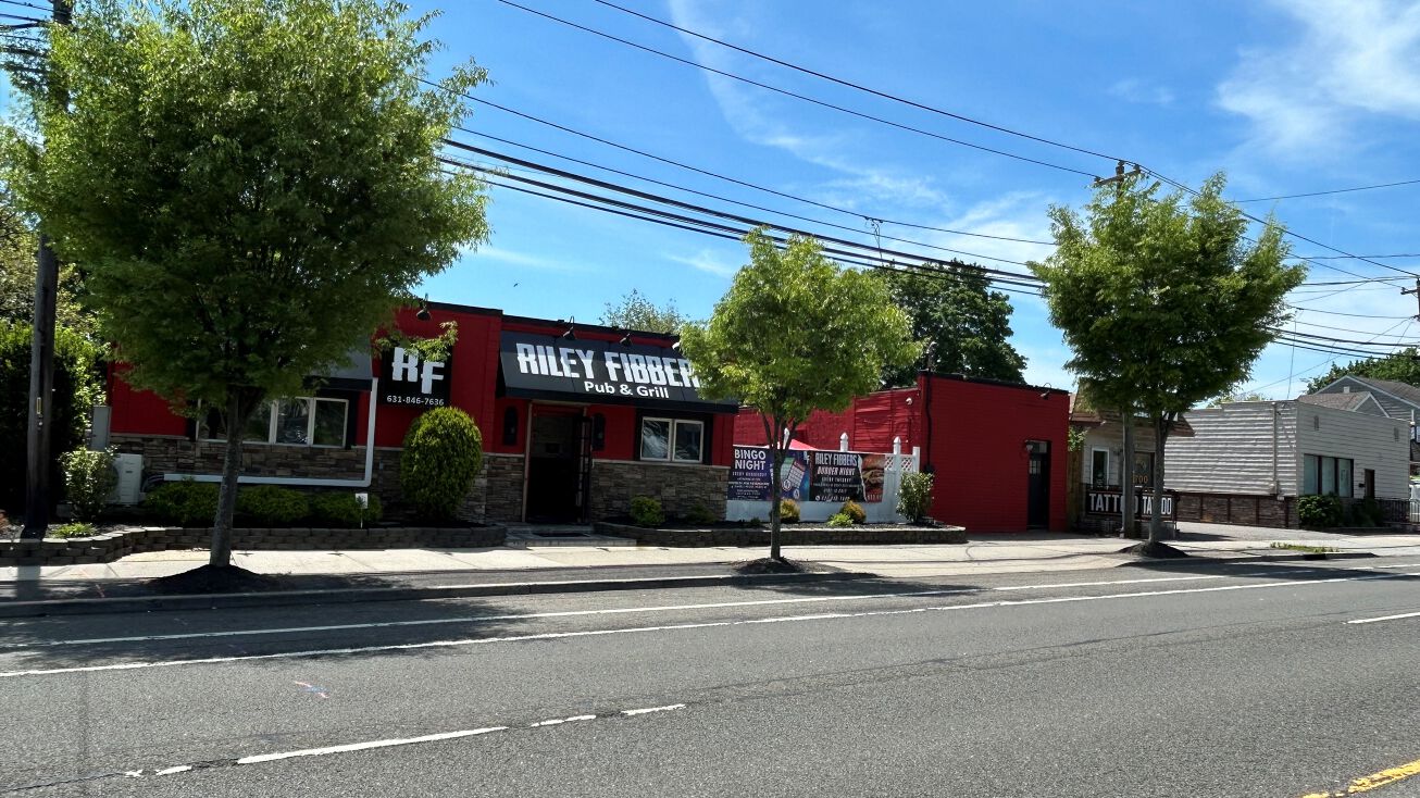 742-746 Middle Country Rd, Selden, NY 11784 | Crexi.com