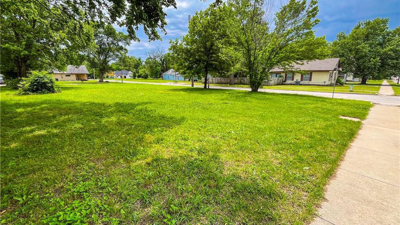 921 W Main Street, Independence, KS 67301 | Crexi.com