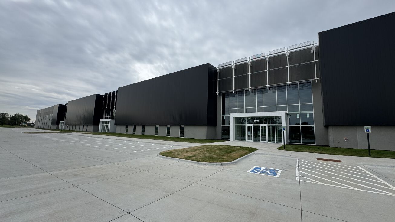 5906 Abbott Dr, Omaha, NE 68110 | Crexi.com