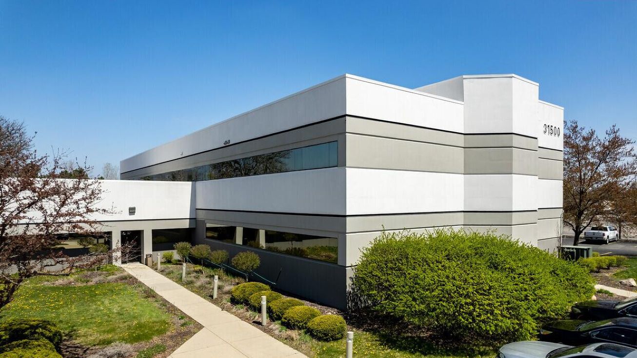 31500 W 13 Mile Rd, Farmington Hills, MI 48334 | Crexi.com