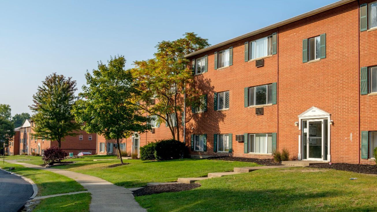 12005 Valley Ln Dr, Garfield Heights, OH 44125 | Crexi.com