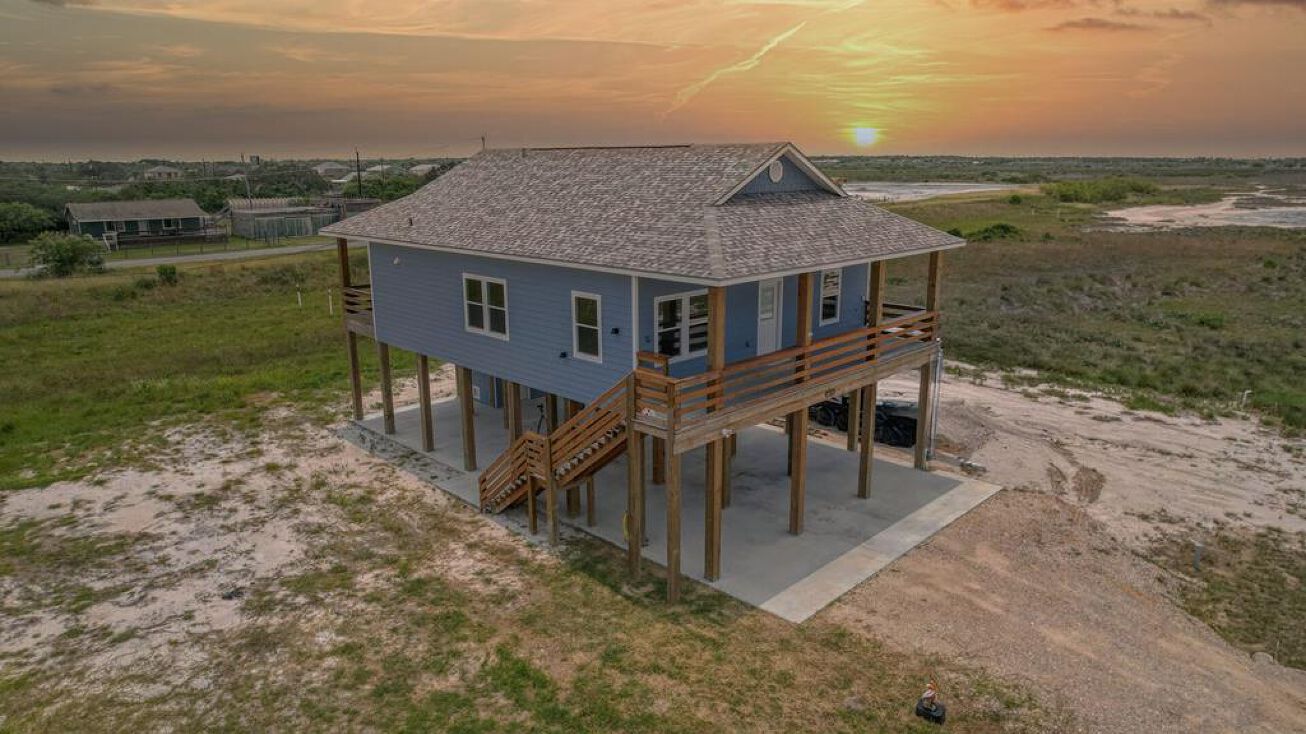 13 Bayview Loop, Rockport, TX 78382 | Crexi.com