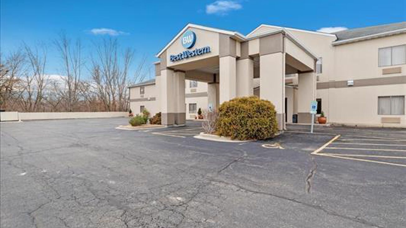 3440 E Clear Lake Ave, Springfield, IL 62703 | Crexi.com