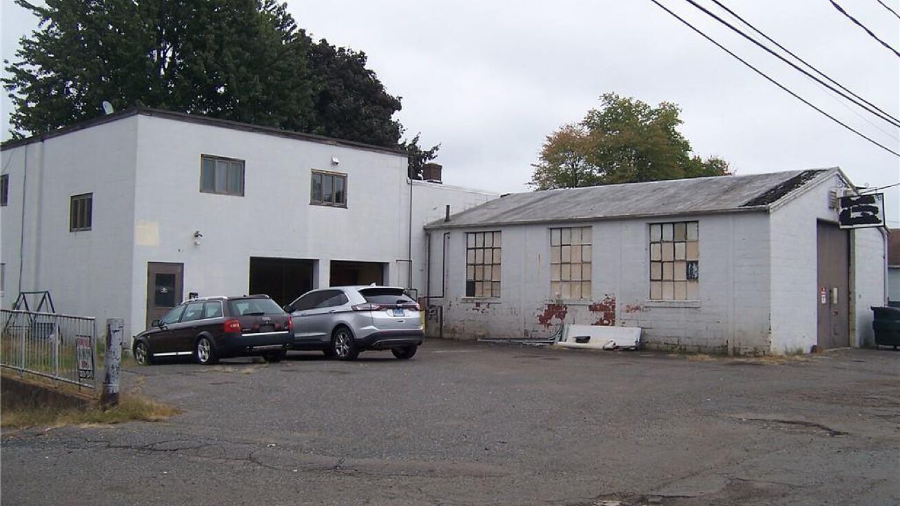 28 Highland St, East Hartford, CT 06108 | Crexi.com