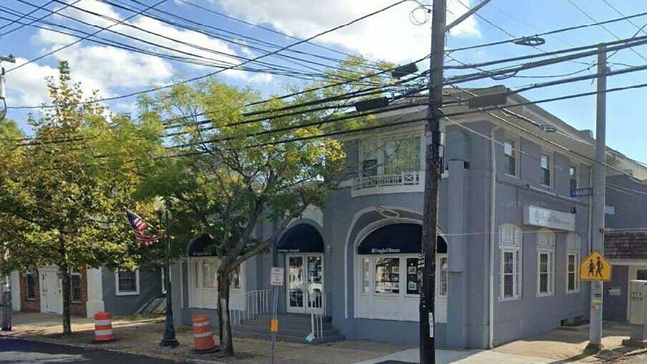 100 W Main St, East Islip, NY 11730 | Crexi.com