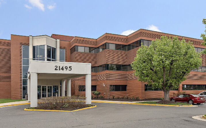 21495 RIDGETOP CIR Sterling VA 20166-8520 APN: 019155755019 | Crexi.com