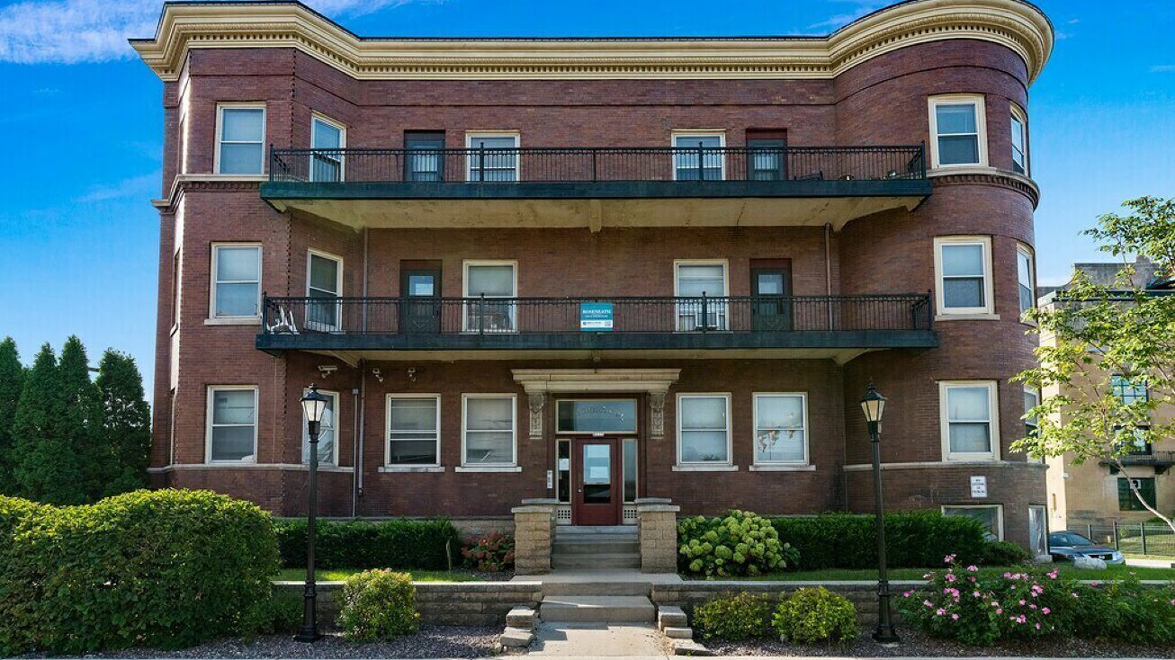 2335 W Wisconsin Ave, Milwaukee, WI 53233 | Crexi.com
