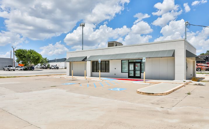 2110 Veterans Blvd, Del Rio, TX 78840 | Crexi.com